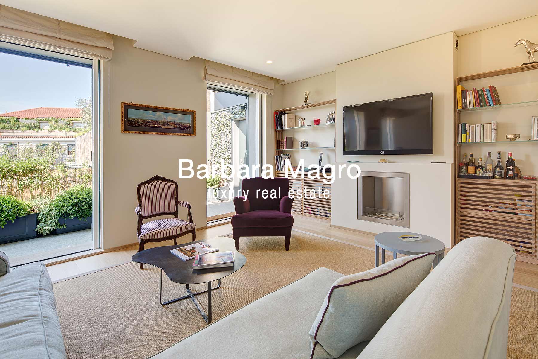 Barbara MagroPIAZZA SAN BABILA - Barbara Magro